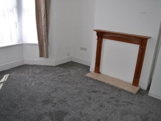 4 bedroom terraced house to rent