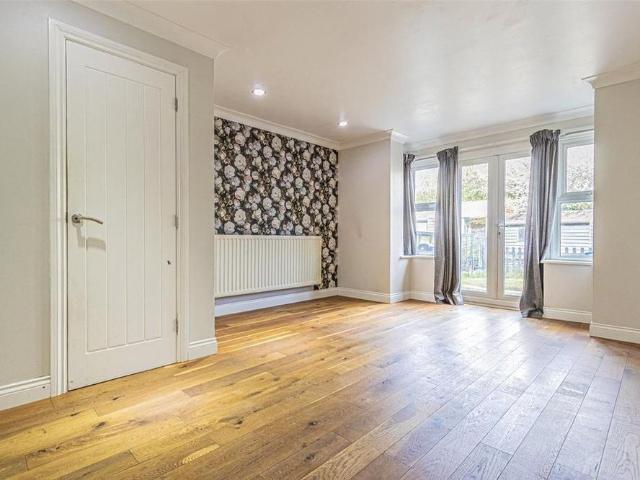 4 bedroom terraced house to rent