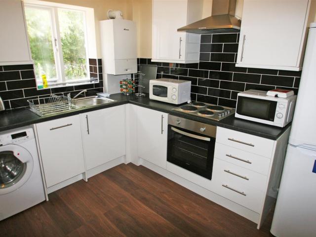 4 bedroom terraced house to rent