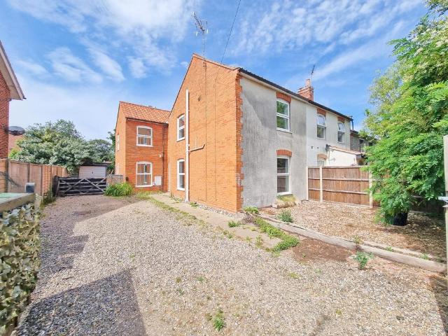 4 bedroom terraced house to rent