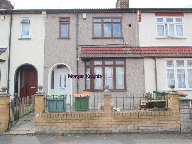 4 bedroom terraced house to rent