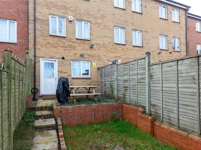 4 bedroom terraced house to rent