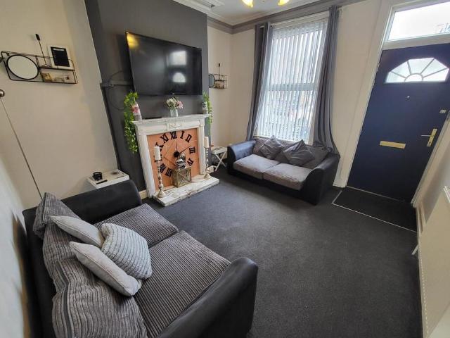 4 bedroom terraced house to rent