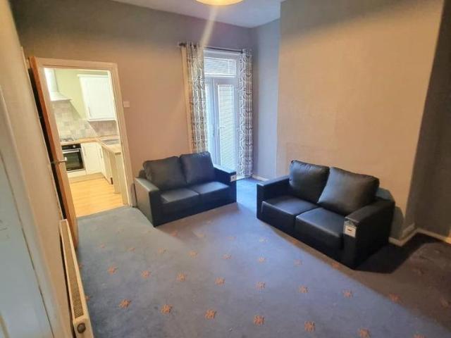 4 bedroom terraced house to rent