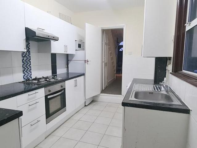 4 bedroom terraced house to rent