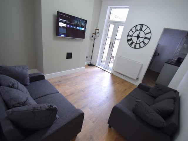4 bedroom terraced house to rent