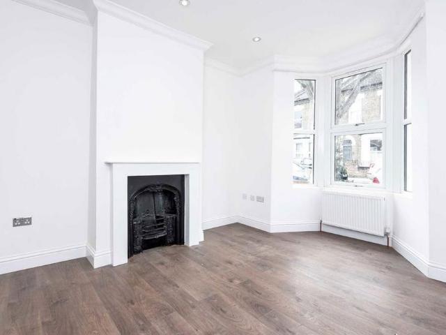 4 bedroom terraced house to rent