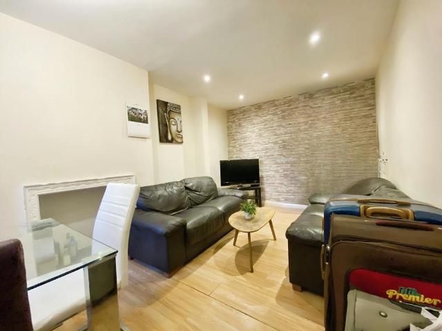 4 bedroom terraced house to rent