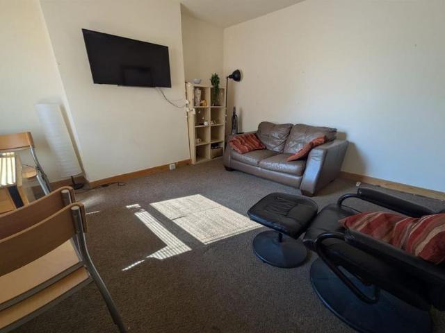 4 bedroom terraced house to rent