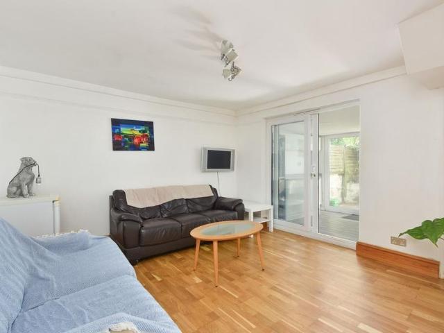 4 bedroom terraced house to rent