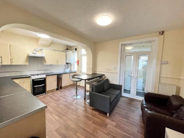 4 bedroom terraced house to rent