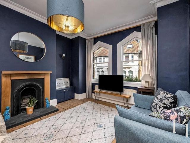 4 bedroom terraced house to rent