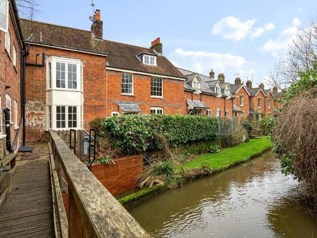 4 bedroom terraced house to rent