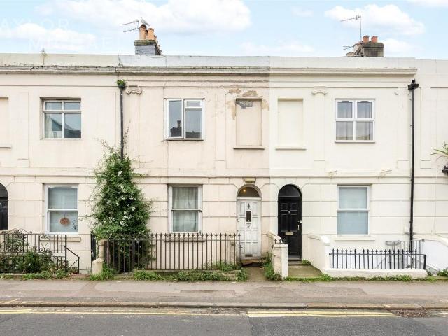 4 bedroom terraced house to rent