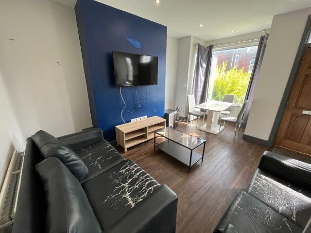 4 bedroom terraced house to rent