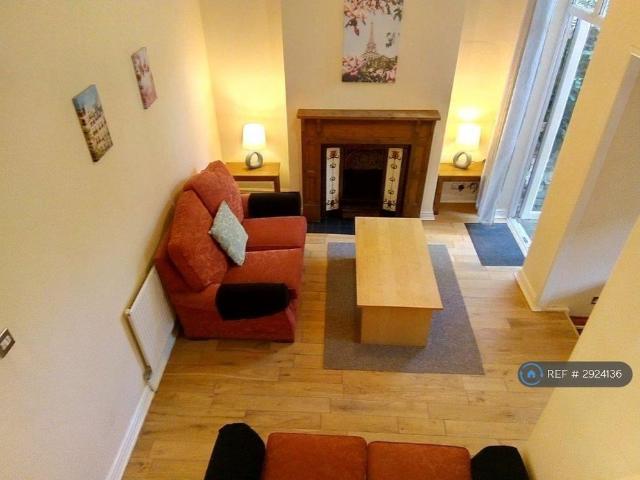 4 bedroom terraced house to rent