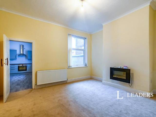 4 bedroom terraced house to rent