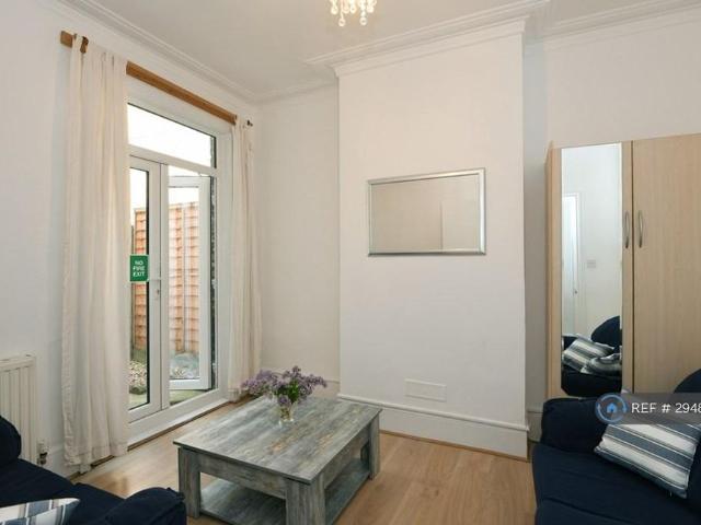 4 bedroom terraced house to rent