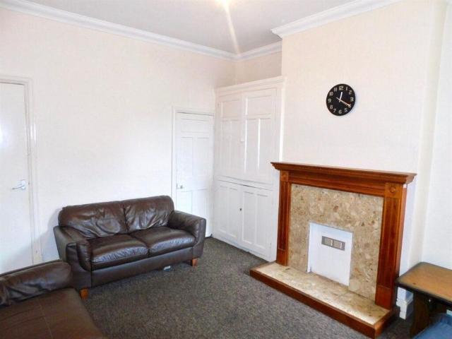 4 bedroom terraced house to rent