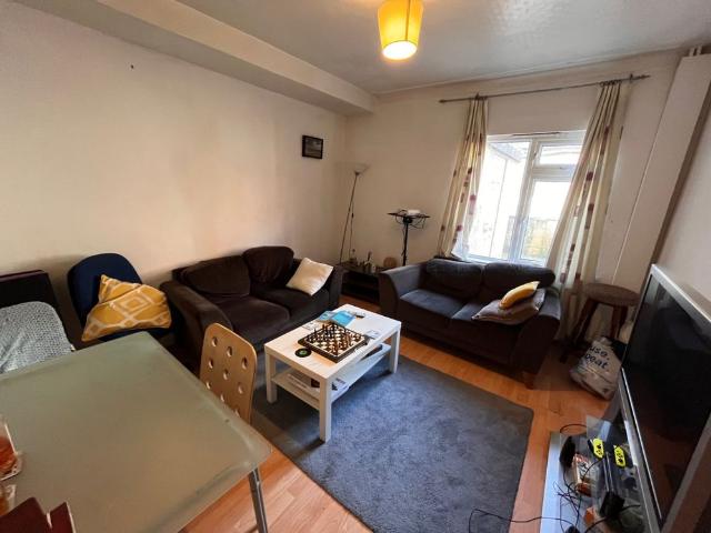 4 bedroom terraced house to rent