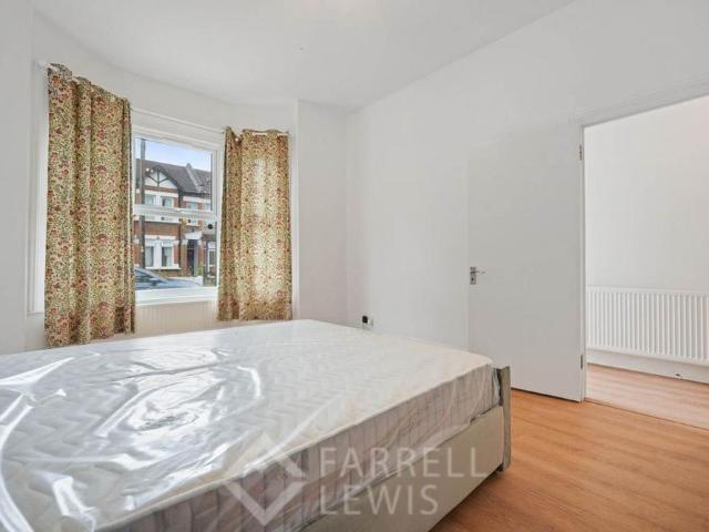 4 bedroom terraced house to rent