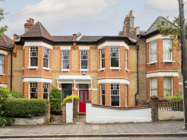 4 bedroom terraced house to rent
