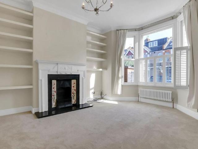 4 bedroom terraced house to rent