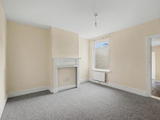 4 bedroom terraced house to rent