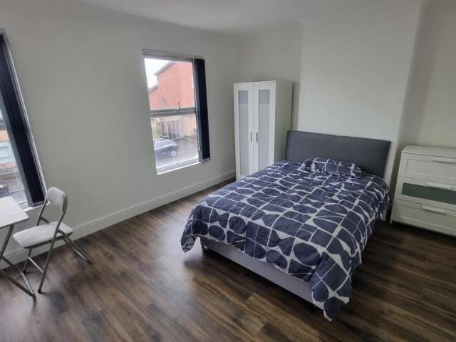 4 bedroom terraced house to rent