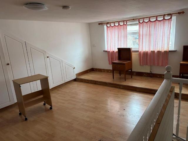 4 bedroom terraced house to rent