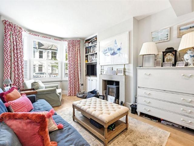4 bedroom terraced house to rent