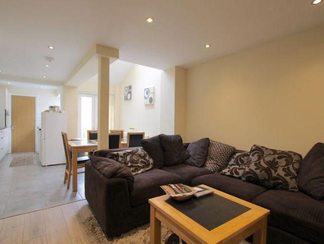 4 bedroom terraced house to rent