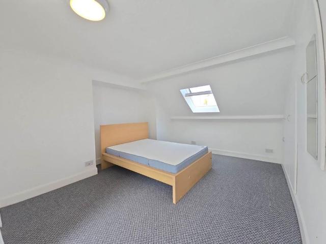 4 bedroom terraced house to rent