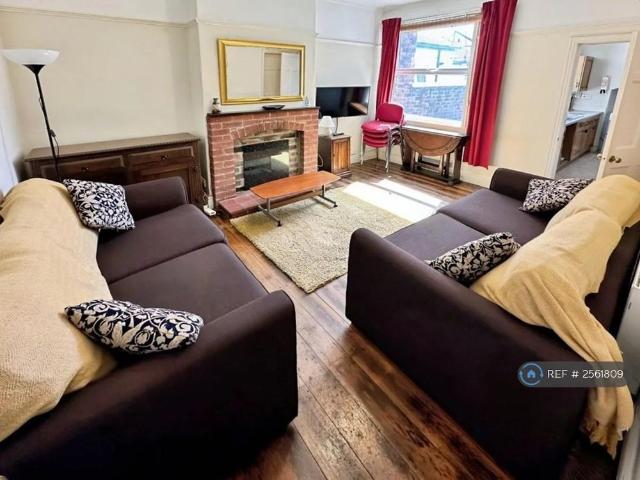 4 bedroom terraced house to rent