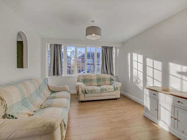 4 bedroom semi detached house to rent