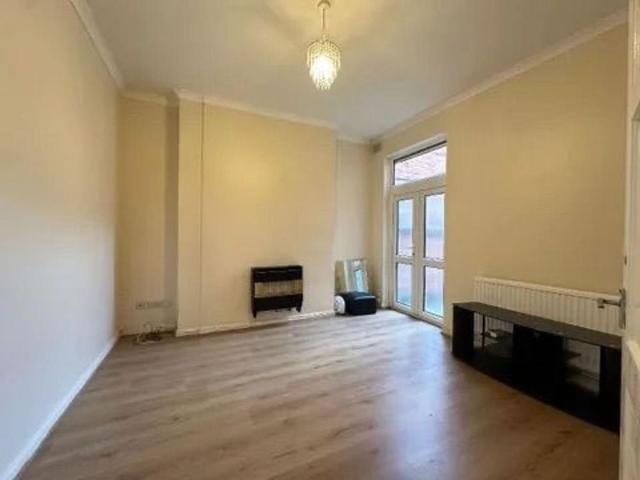 4 bedroom terraced house to rent