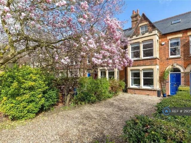 4 bedroom terraced house to rent