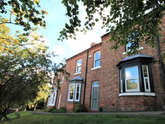 4 bedroom terraced house to rent