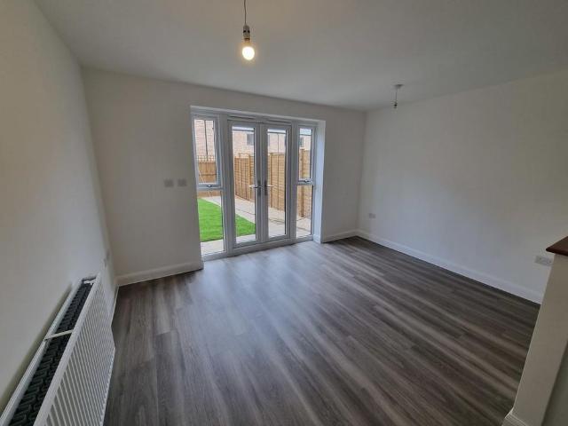 4 bedroom terraced house to rent