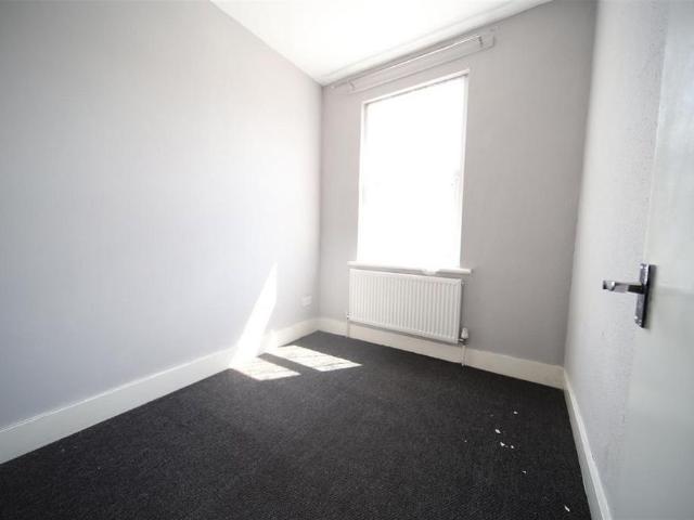 4 bedroom terraced house to rent