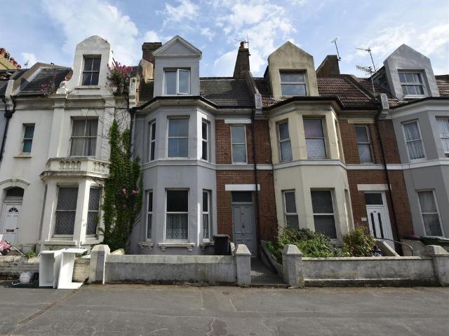 4 bedroom terraced house to rent
