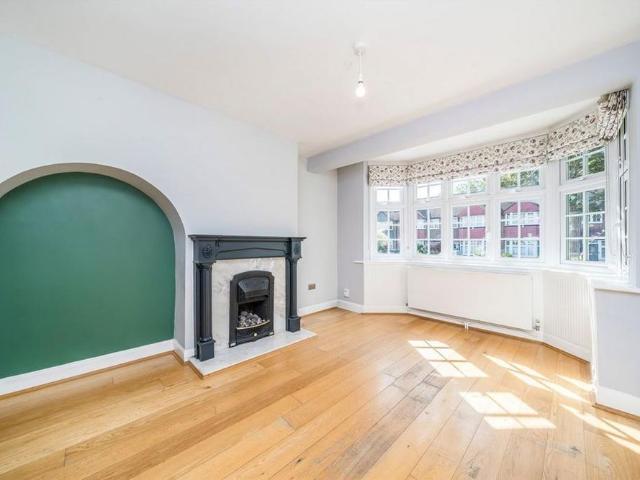 4 bedroom terraced house to rent