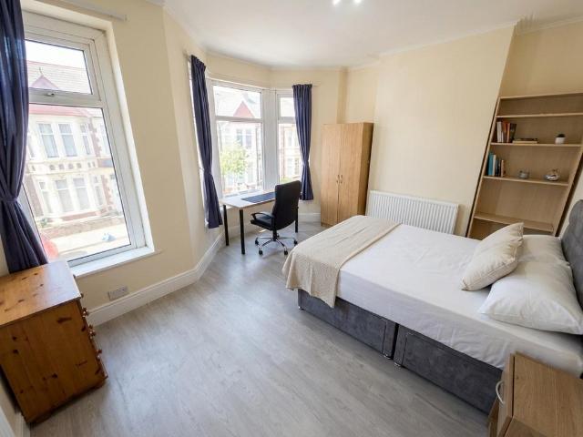 4 bedroom terraced house to rent