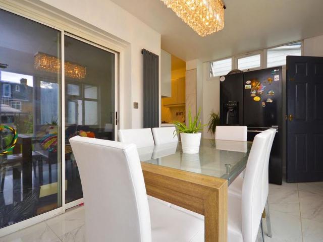 4 bedroom terraced house to rent