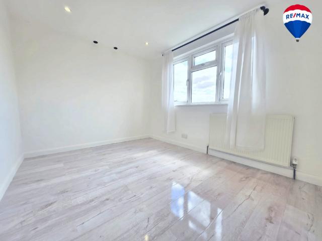4 bedroom terraced house to rent