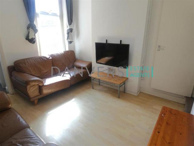 4 bedroom terraced house to rent