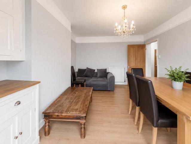 4 bedroom terraced house to rent