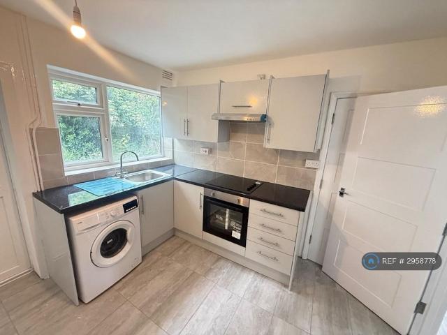 4 bedroom terraced house to rent