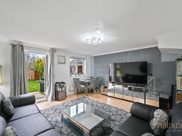 4 bedroom terraced house to rent