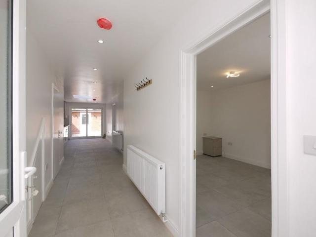 4 bedroom terraced house to rent